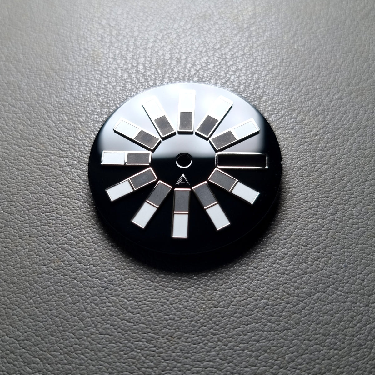 DIA099 - Ando Ando Ando DDID - Day-Date Integrated Dial – Mod Mode Watches